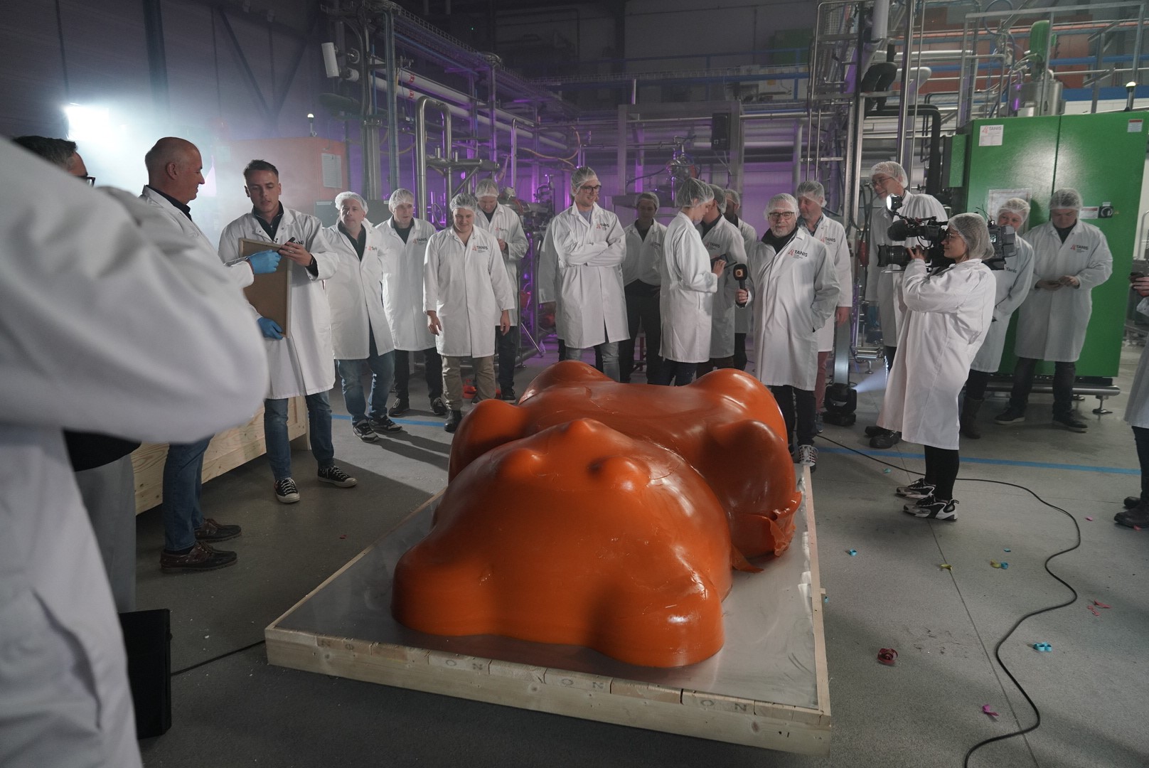 Tanis sets world record for largest gummy bear casting